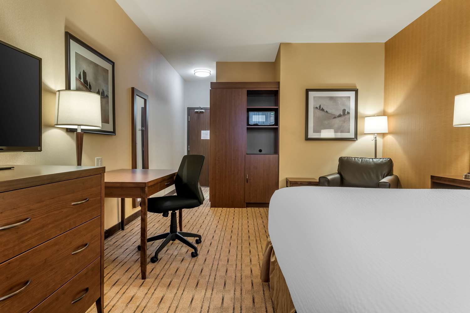 Best Western Plus Bathurst Hotel & Suites | Rooms & Rates