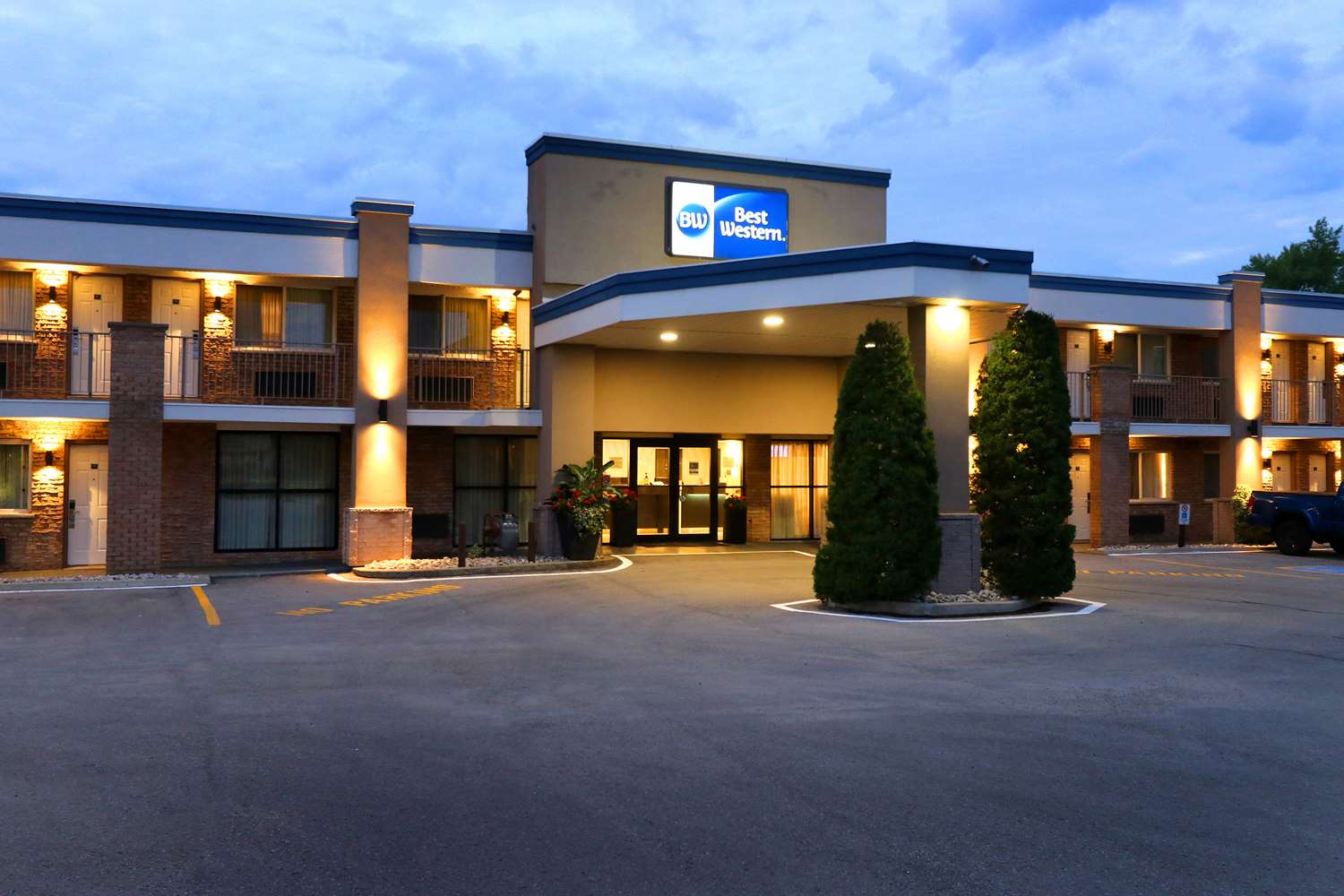 Best Western Inn on the Hill | Hotel Rooms