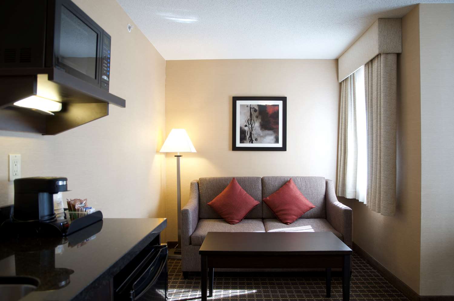 Best Western Plus Burlington Inn & Suites | Rooms & Rates