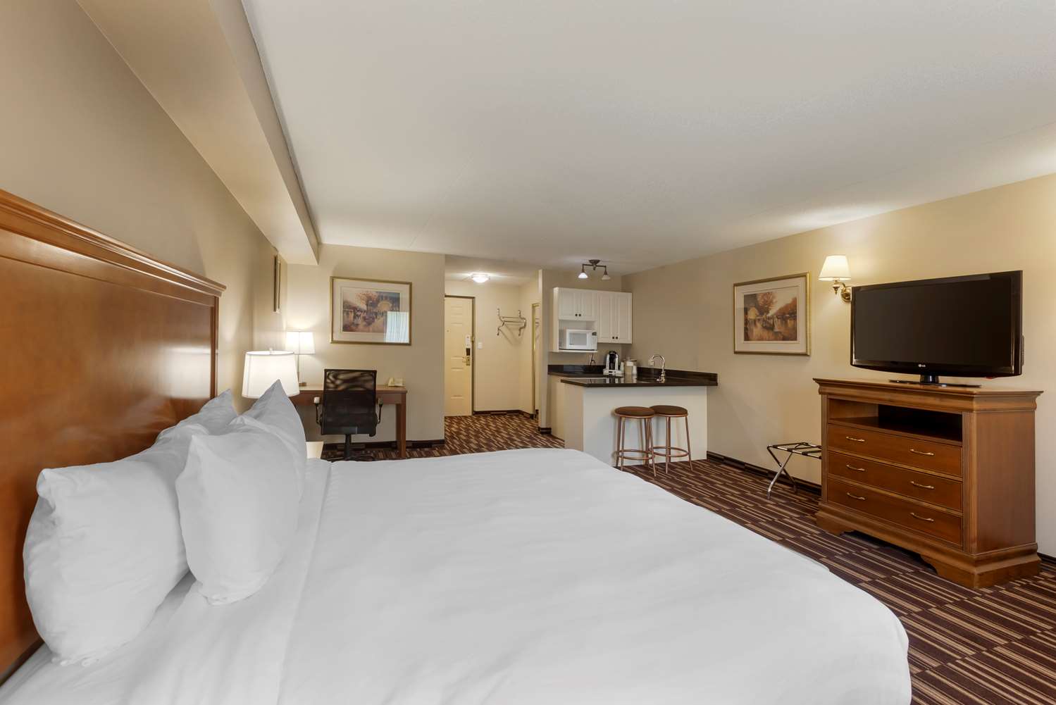Best Western Plus Orillia Hotel | Rooms & Rates